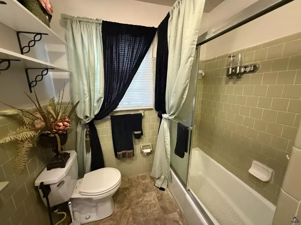 1977 Thomas Dr, Macon, GA 31217 | MLS# 260230 | 65 Photos - Movoto