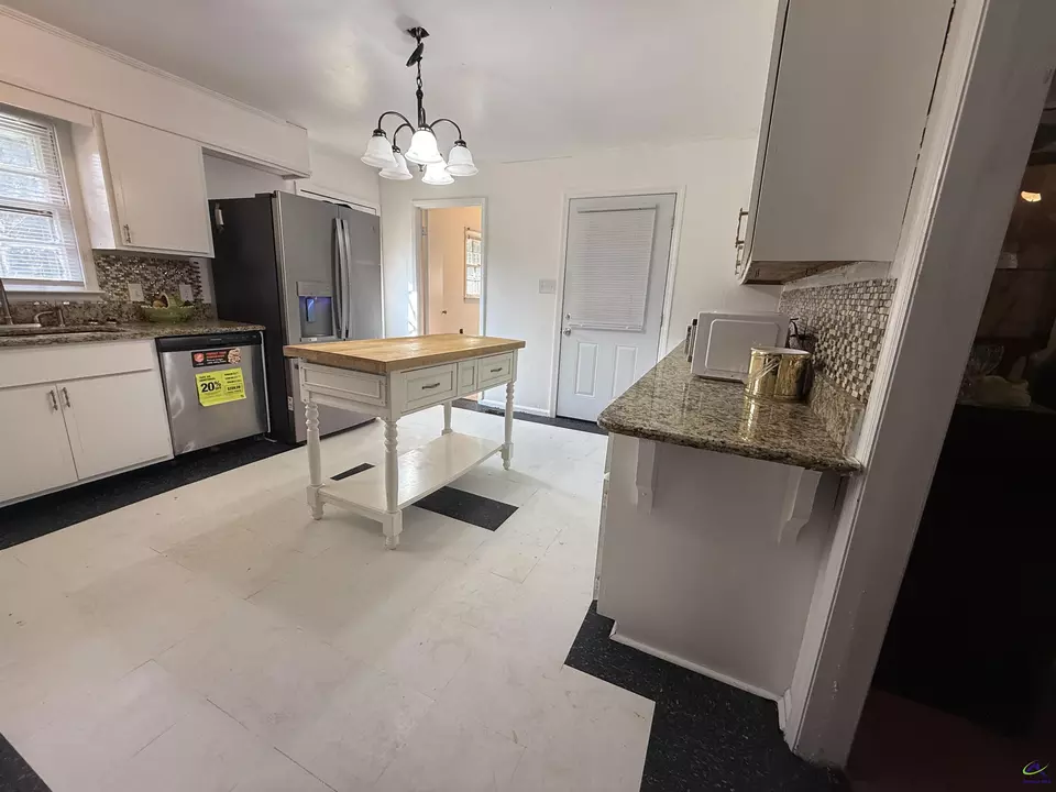 1977 Thomas Dr, Macon, GA 31217 | MLS# 260230 | 65 Photos - Movoto
