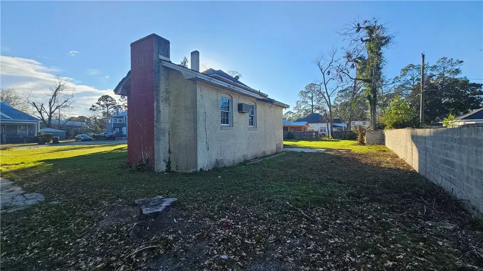 1110 Elizabeth St, Waycross, GA 31503 | MLS# 1658626 | 25 Photos - Movoto