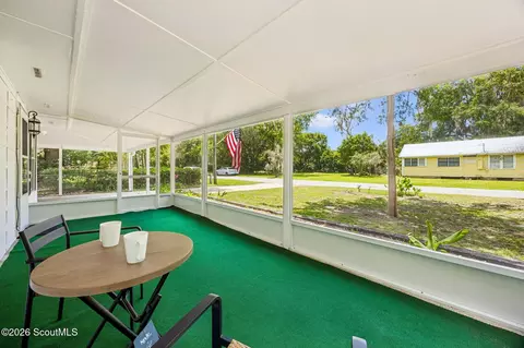 322 N Satilla St, Kingsland, GA 31548 | MLS# 2000777 | 24 Photos - Movoto