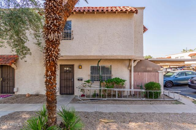 1230 E Lawrence Ln, Phoenix, AZ 85020 | MLS# 6766111 | 28 Photos - Movoto
