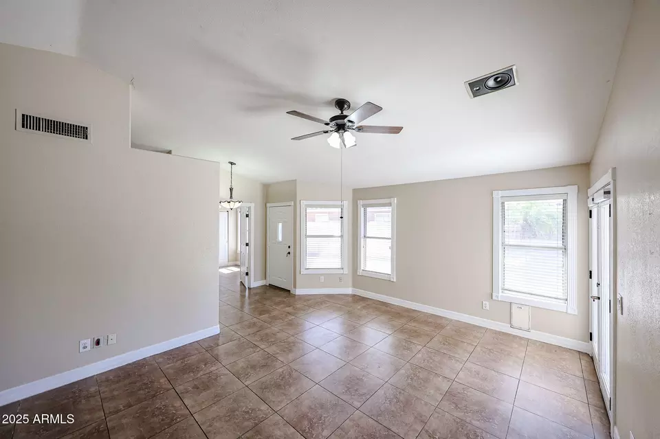 3897 E Douglas Loop, Gilbert, AZ 85234 | MLS# 6957270 | 34 Photos - Movoto