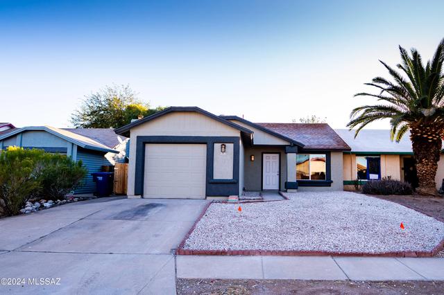 4807 S Windrose Dr, Tucson, AZ 85730 | 41 Photos - Movoto
