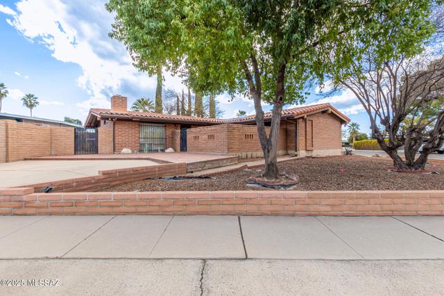 1702 S Camino Seco, Tucson, AZ 85710 | 31 Photos - Movoto