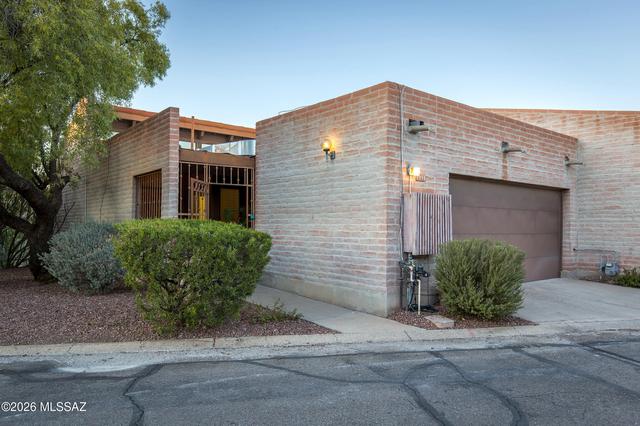 1991 E Campbell Ter, Tucson, AZ 85718 | MLS# 22601799 | 50 Photos - Movoto