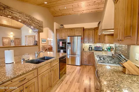 4270 W Sugar Pine Loop, Show Low, AZ 85901 | 51 Photos - Movoto