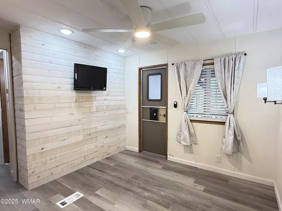 672 W Cooley Ln, Pinetop, AZ 85935 | MLS# 255485 | 13 Photos - Movoto
