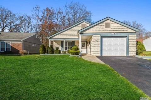 Leisure Glen, Ridge, NY real estate & homes for Sale - Movoto