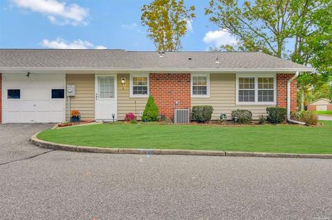 Leisure Glen, Ridge, NY real estate & homes for Sale - Movoto