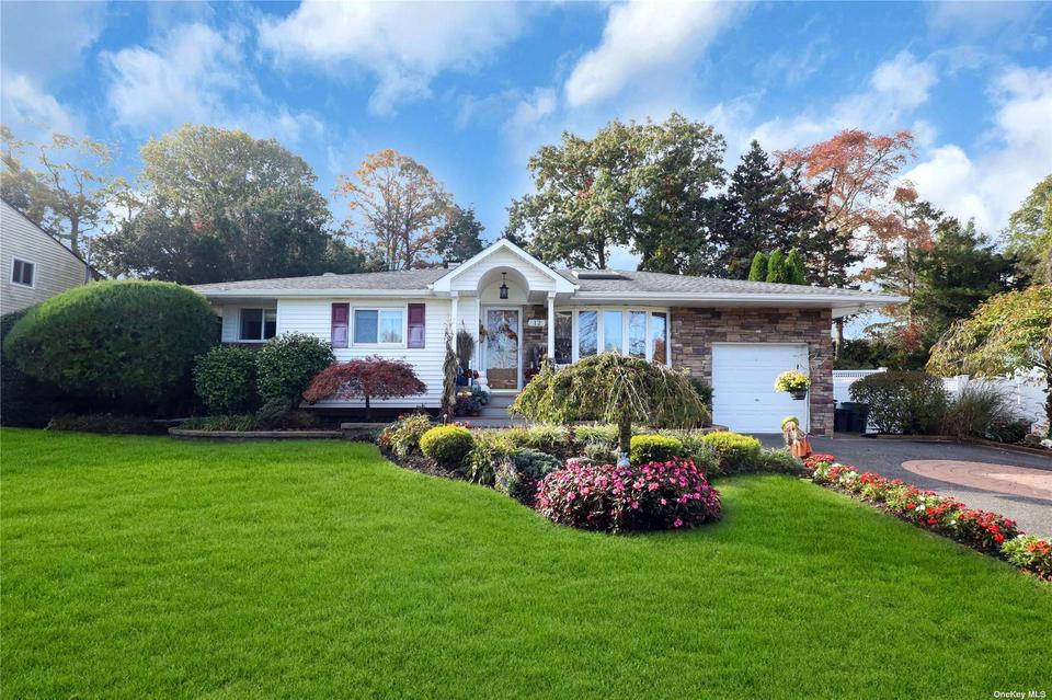 12 Eva Path, Commack, NY 11725 | 1 photo | MLS #3358257 - Movoto