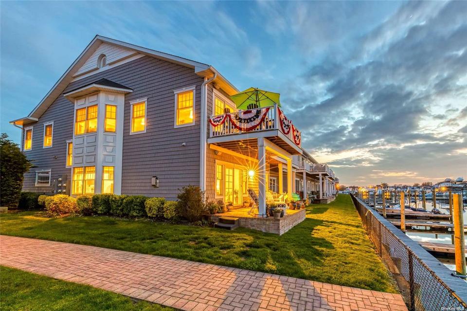 28 Ocean Watch Ct #28, Freeport, NY 11520 | 36 Photos | MLS #3397079 ...
