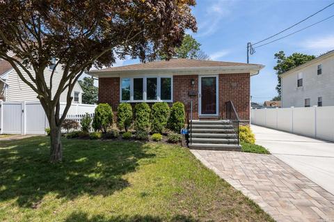 1801 Duke Ct, North Bellmore, NY 11710 | 20 Photos | MLS #3421243 - Movoto