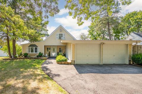 124 Split Cedar Dr, Islandia, NY 11749 | 24 Photos | MLS #3425368 - Movoto