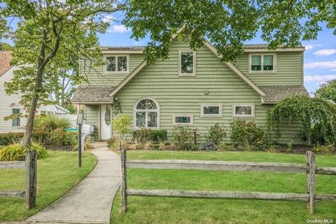 44 Shepherd Ln, Levittown, NY 11756 | 32 Photos | MLS #3430366 - Movoto