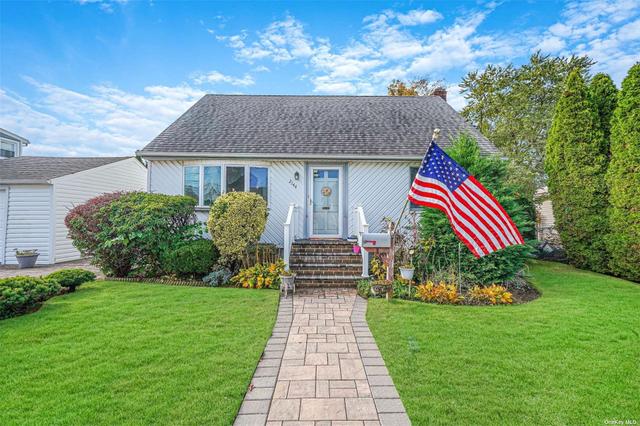 2144 6th St, East Meadow, NY 11554 | 24 Photos - Movoto