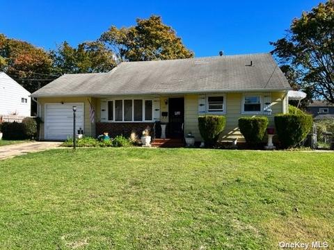 21 William St, Bay Shore, NY 11706 | 16 Photos - Movoto