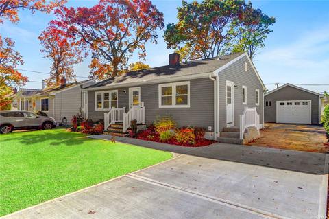 36 Anchor Ct, West Babylon, NY 11704 | 16 Photos | MLS #3440130 - Movoto
