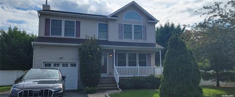 18 Farmers Ave, Lindenhurst, NY 11757 | 1 photo | MLS #3440189 - Movoto