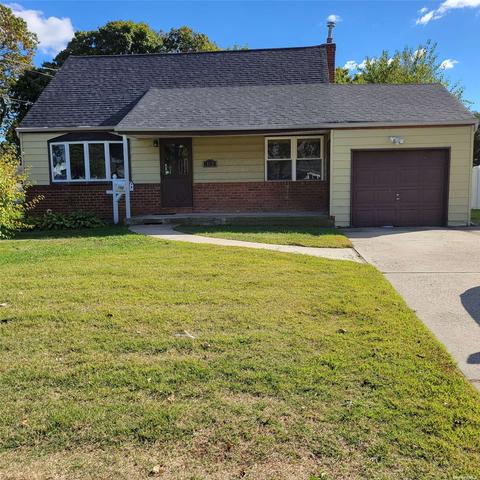 112 Greenwood Dr, North Babylon, NY 11703 | 8 Photos | MLS #3440314 ...