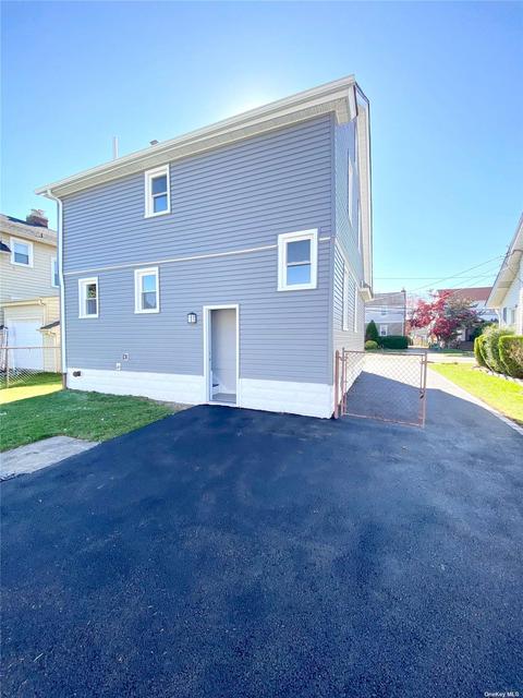 19 E Maujer St, Valley Stream, NY 11580 | 22 Photos | MLS #3441309 - Movoto
