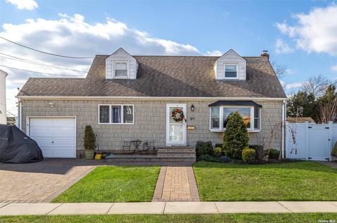 127 Dorothy Dr, East Meadow, NY 11554 | 21 Photos | MLS #3446415 - Movoto
