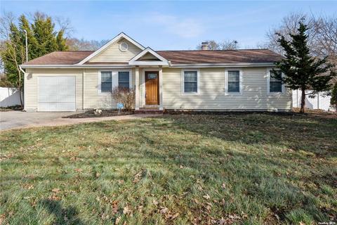 1026 Howells Rd, Bay Shore, NY 11706 | 31 Photos | MLS #3446548 - Movoto