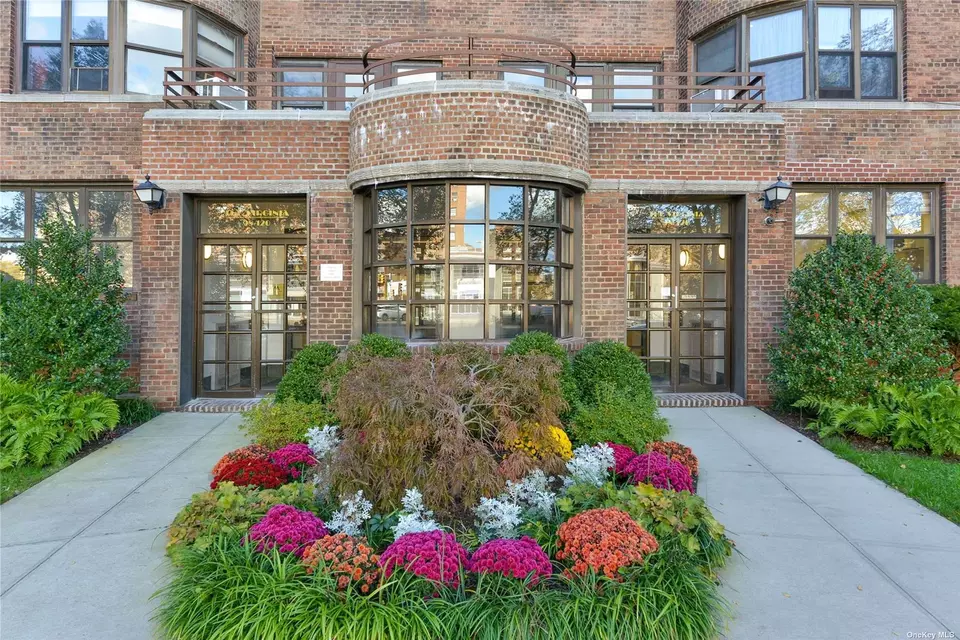 98-120 Queens Blvd #4D, Rego Park, NY 11374 - Movoto