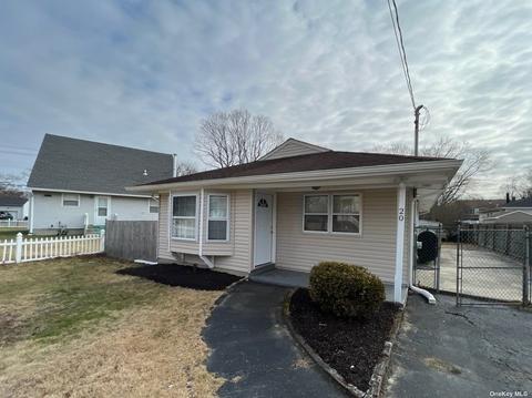 20 Hurstwood Dr, Shirley, NY 11967 | 12 Photos | MLS #3453572 - Movoto