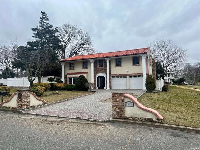 3 Neil Dr, Lake Grove, NY 11755 | 33 Photos - Movoto
