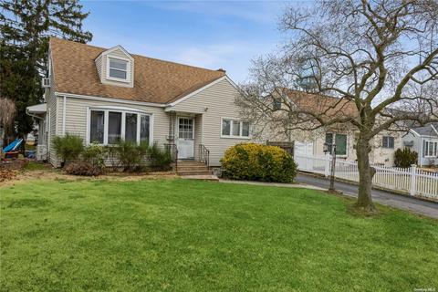 103 Robinson Ave, Glen Cove, NY 11542 | 21 Photos - Movoto