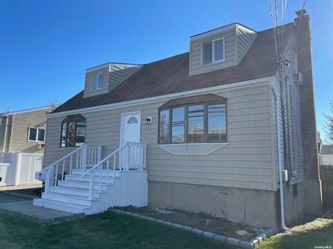 253 E Hoffman Ave, Lindenhurst, NY 11757 | 28 Photos | MLS #3459274 ...