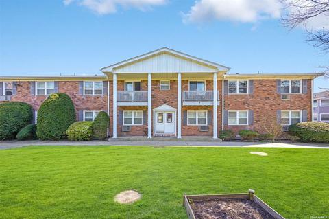 Condo/Townhouse Homes for Sale in Patchogue NY