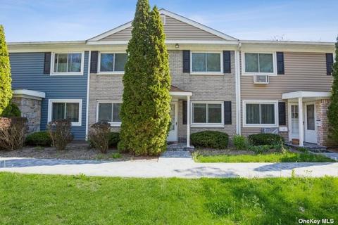 Condo/Townhouse Homes for Sale in Patchogue NY