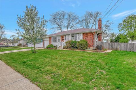 18 Pebble Ln, Deer Park, NY 11729 | 18 Photos | MLS #3472456 - Movoto