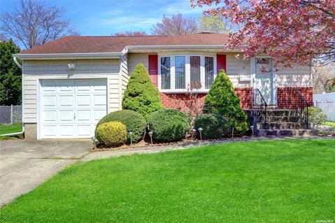 21 Jane Dr, North Babylon, NY 11703 | 20 Photos | MLS #3473976 - Movoto
