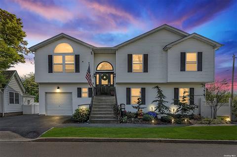 66 Willis Ave, Amityville, NY 11701 | 26 Photos | MLS #3475742 - Movoto