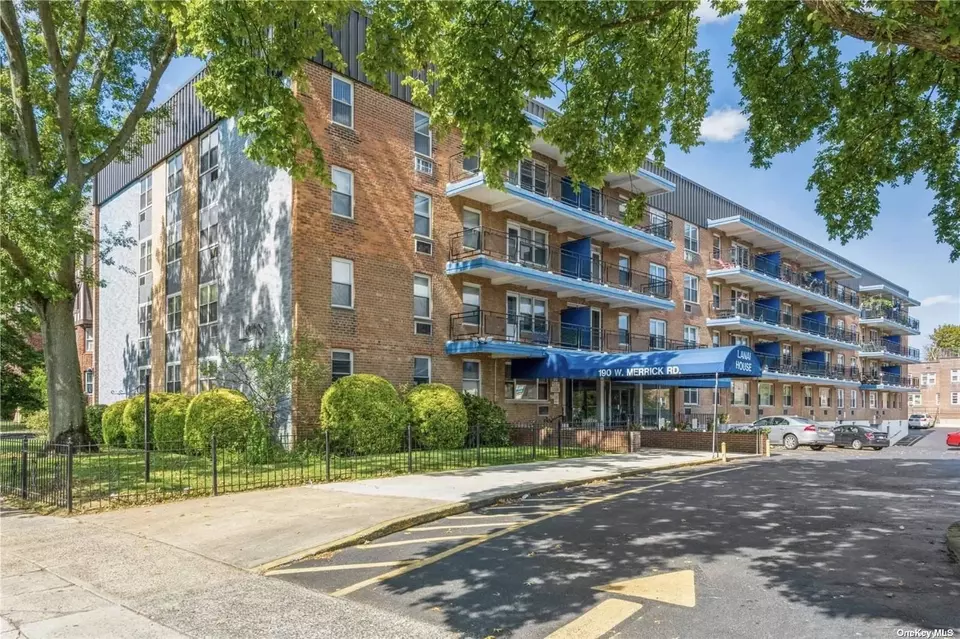 190 W Merrick Rd #2P, Freeport, NY 11520 | 5 Photos - Movoto