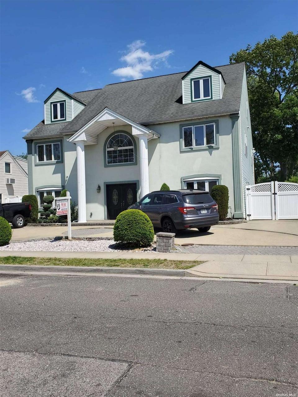 645 Wyngate W Dr, Valley Stream, NY 11580 | 1 photo - Movoto