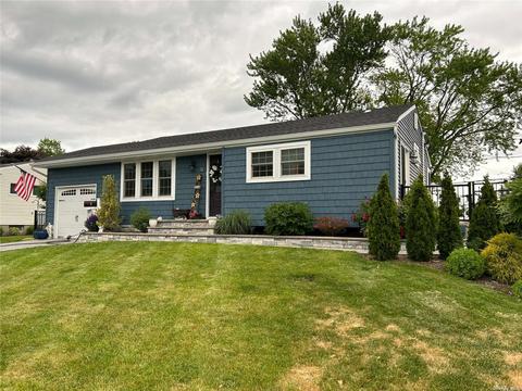 9 Huntsman Ln, Commack, NY 11725 | 16 Photos - Movoto