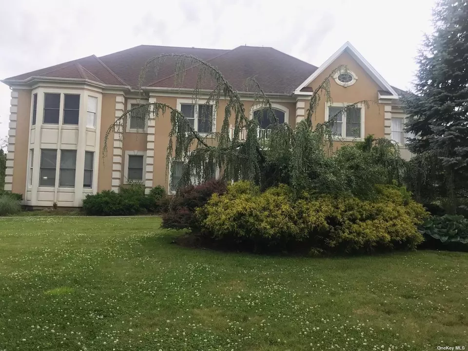 10 Legends Cir, Melville, NY 11747 | 1 photo - Movoto