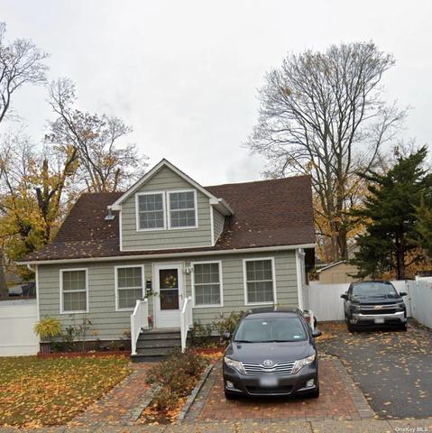 385 Earle St, Central Islip, NY 11722 | 9 Photos | MLS #3486642 - Movoto