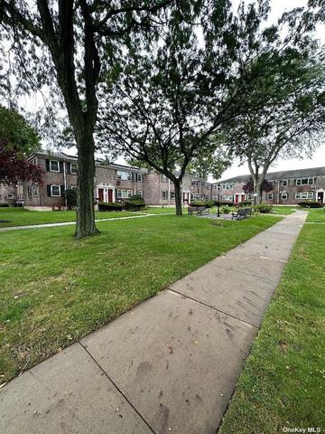 Condo/Townhouse Homes with 2+ Bedrooms for Sale in Queens NY