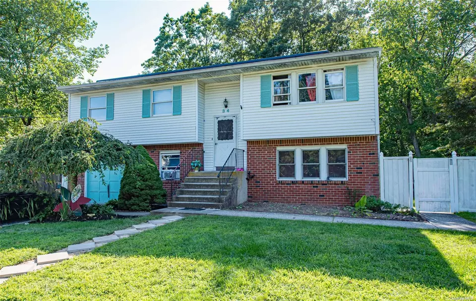 34 Morris Dr, Deer Park, NY 11729 - Movoto
