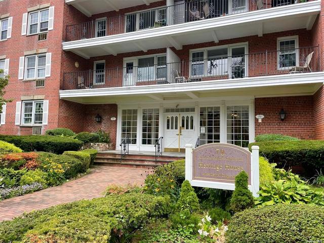 70 N Grove St #2G, Freeport, NY 11520 | 16 Photos - Movoto