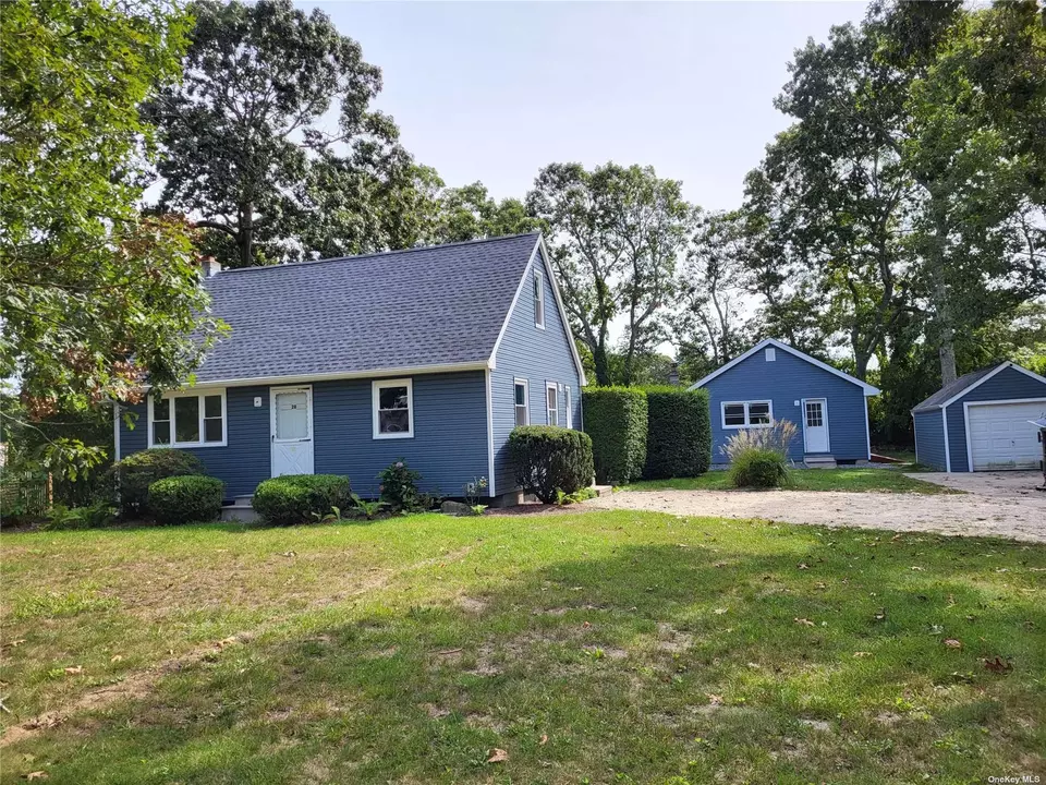 28 Lynncliff Rd, Hampton Bays, NY 11946 | 25 Photos - Movoto