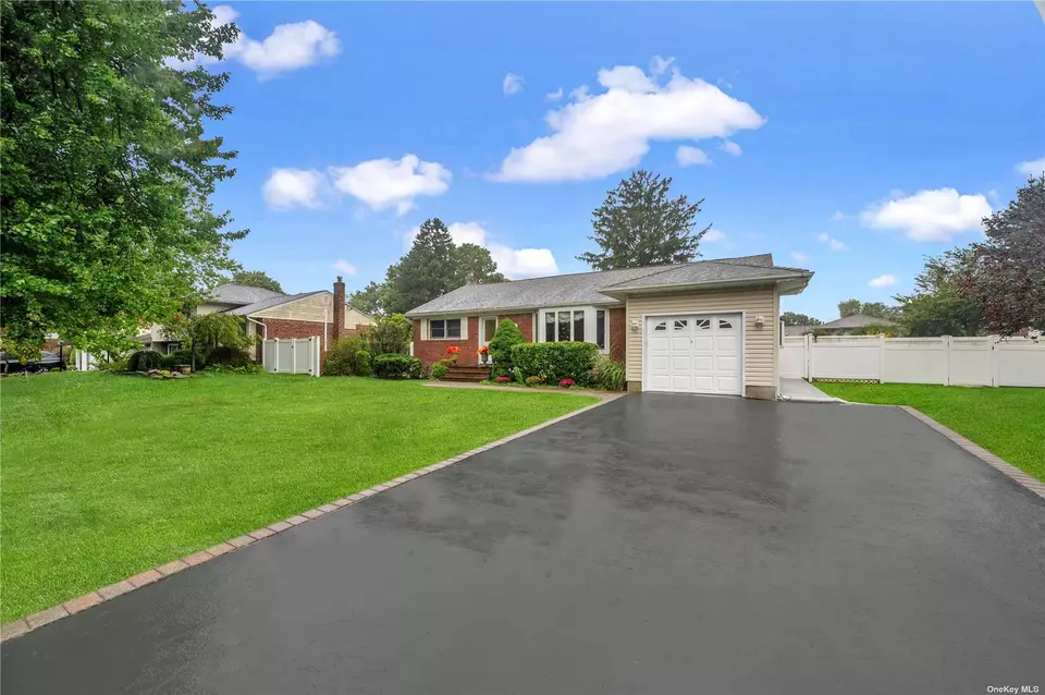 20 Kings Park Rd, Commack, NY 11725 | 35 Photos - Movoto
