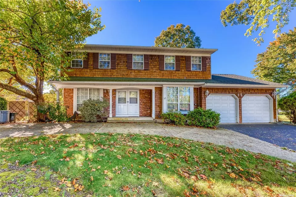 12 Village Ln, Selden, NY 11784 | 34 Photos - Movoto
