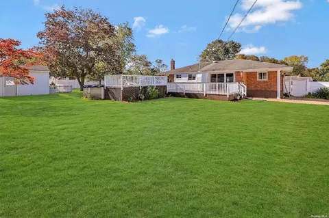 438 Townline Rd, Commack, NY 11725 | 35 Photos - Movoto