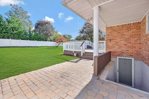 438 Townline Rd, Commack, NY 11725 | 35 Photos - Movoto