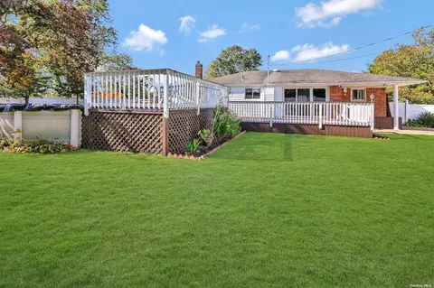 438 Townline Rd, Commack, NY 11725 | 35 Photos - Movoto